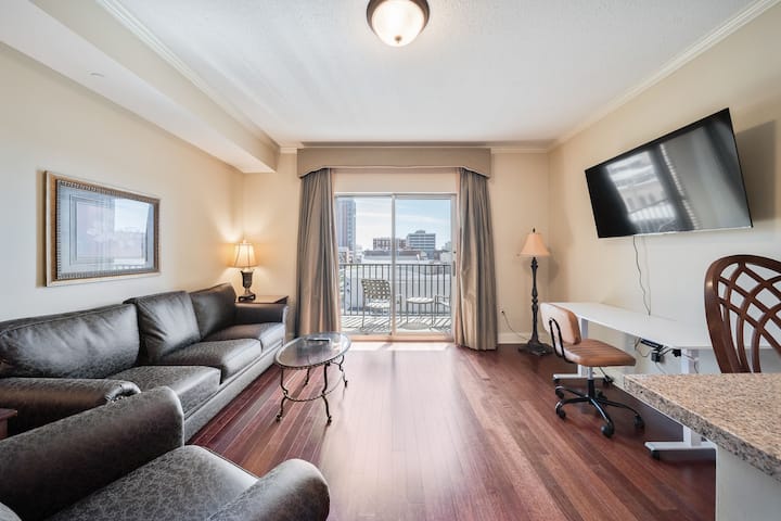 Walk To Fsu | Balcony + Parking - Tallahassee, FL