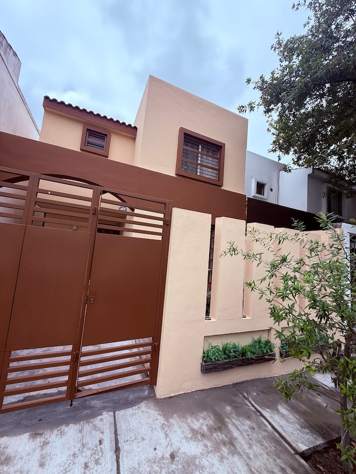 Bienvenidos A Su Hogar Lejos De Casa… - Monterrey