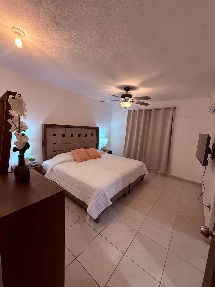 Bienvenidos A Su Hogar Lejos De Casa… - Monterrey