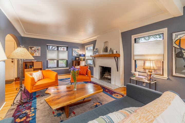 The Luxury Brick Home | Mature Yard | Chef Kitchen - Reno