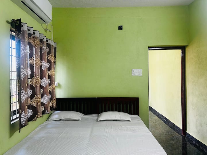 Thrinethra Homestay - Kollur