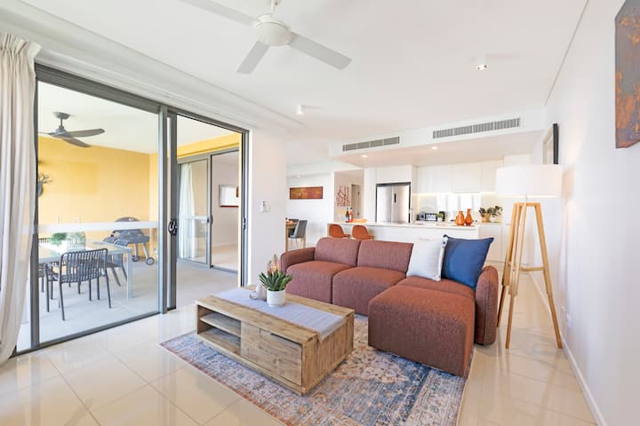 Lagoon Edge—waterfront Living With Pool Near Cbd - Australia