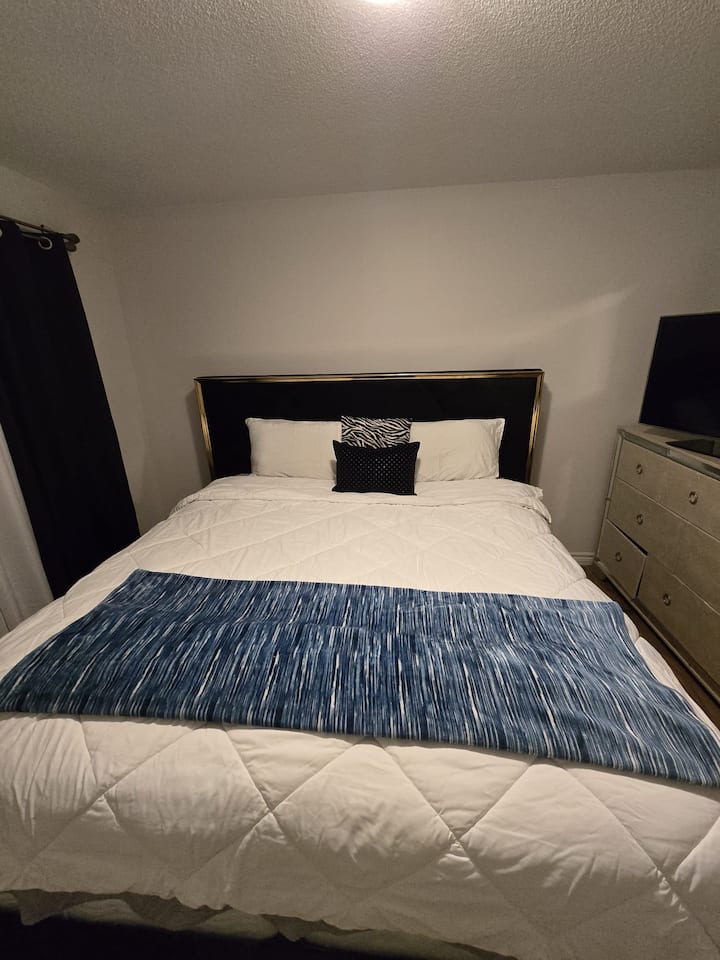 Peaceful Private Haven - Bowmanville