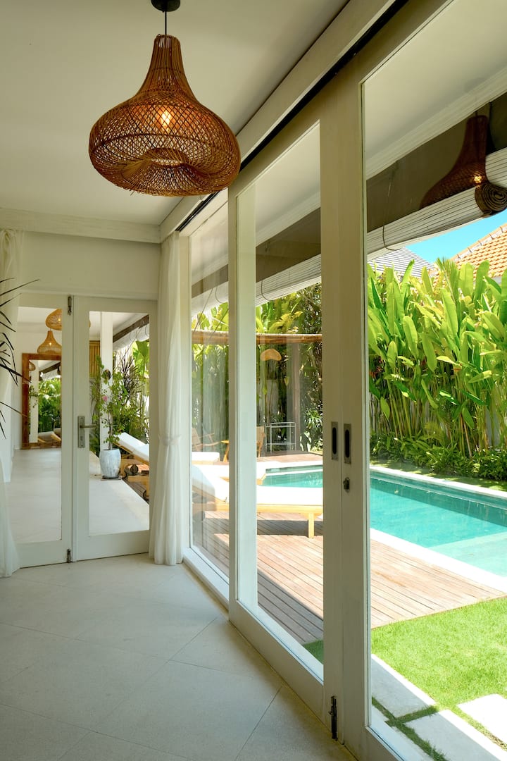 Rare 3br Sanctuary: Steps From Echo Beach - Australia