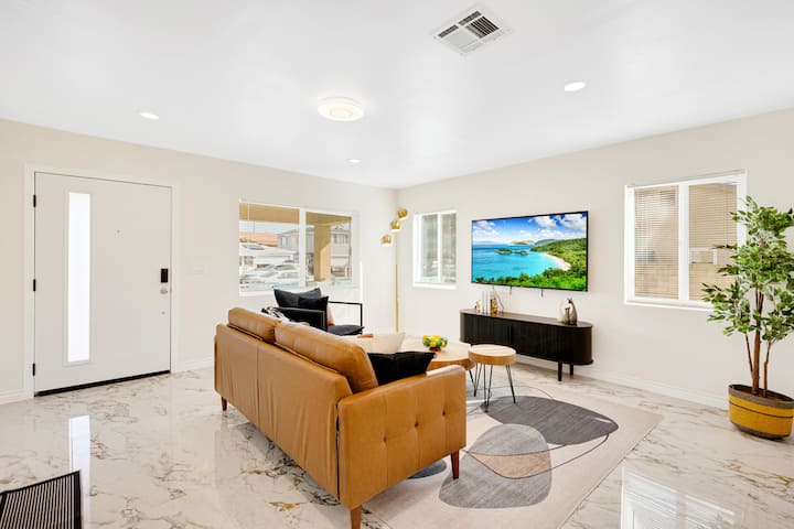 Modern Disney Family Chic 4br/2ba • Game Room Fun - Orange, CA