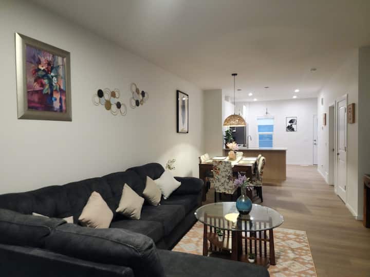 Edmonton 3br House | 2.5 Bath | Modern Comfort - Edmonton, Canada