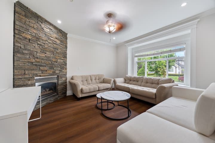 Ultimate Group Getaway / 7 Bed - Sleeps 14 - Langley