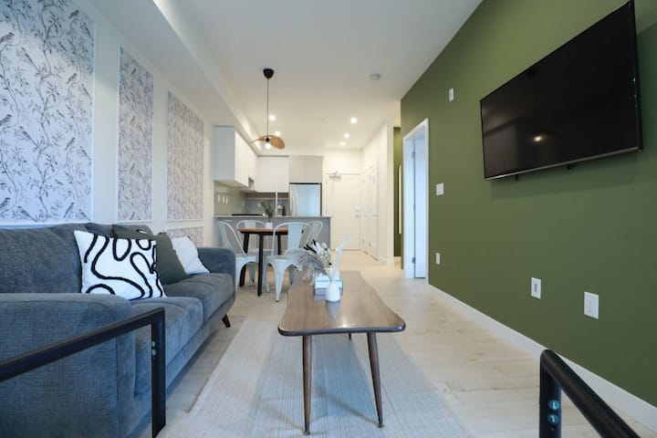 Modern 1br| Fifa Suite - Surrey