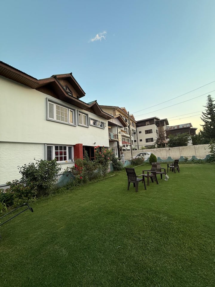 The Holt Gardens - Srinagar