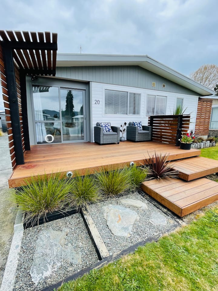 4 Bedroom House, Town Centre 1 Minute Walk - Te Anau