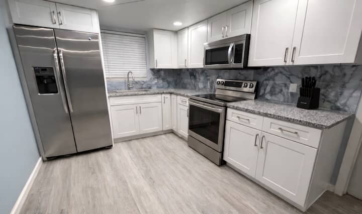 Modern & Cozy 2/2 • Fully Updated • Great Location - 哈樂迪