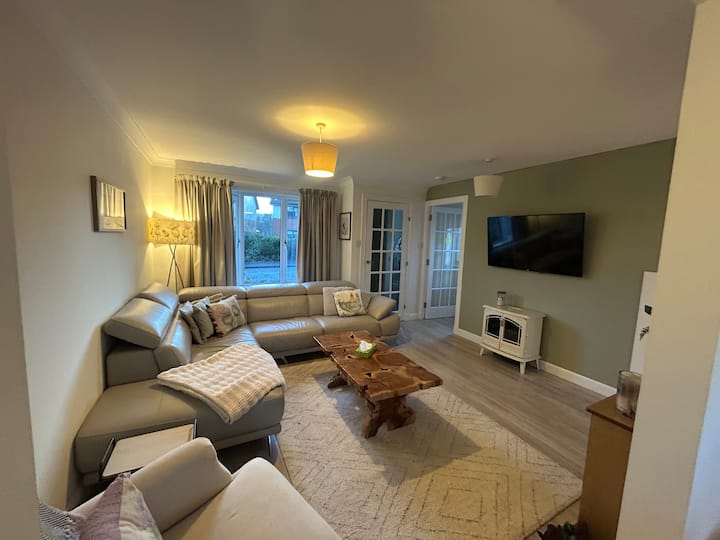 3 Bed Semi-detached House With Outdoor Locked Shed - Innerleithen