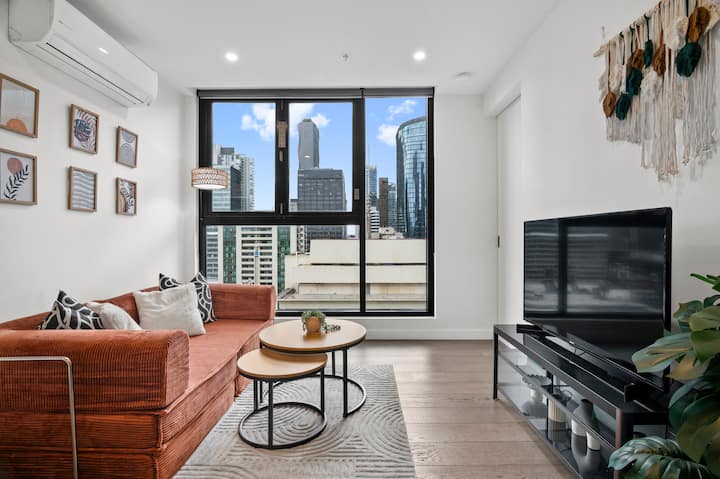 Cbd Apartment | Skyline Views + Free Tram Access - Melbourne