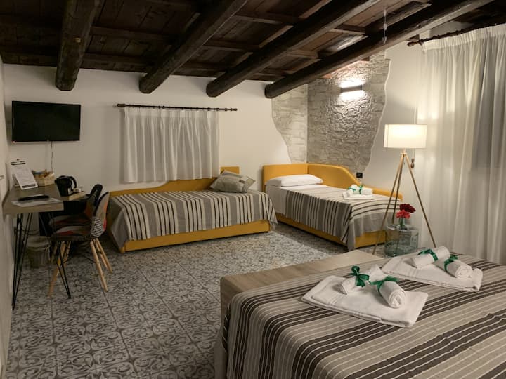Ampia Camera Familiare Con Bagno Privato - Brindisi