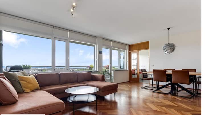 Modern Family Apt - City + Ocean Views - Reikiavik