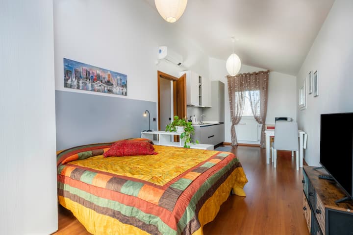 Guesthost - Appartamento Manuela - Comfy Studio - Udine