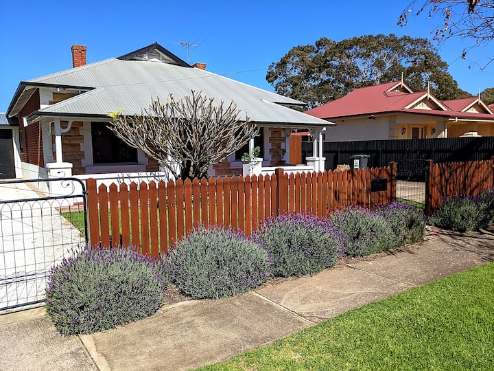 Spacious Heritage Stay, Outdoor Dining & Study - Port Adelaide