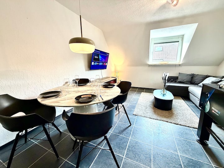 Für 5  2 Schlafzimmer  Kicker  Messe Essen - Essen, Allemagne