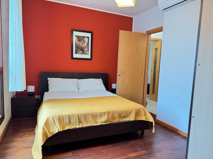 Comodo Bilocale Con Garage Privato Firenze Novoli - Florenz