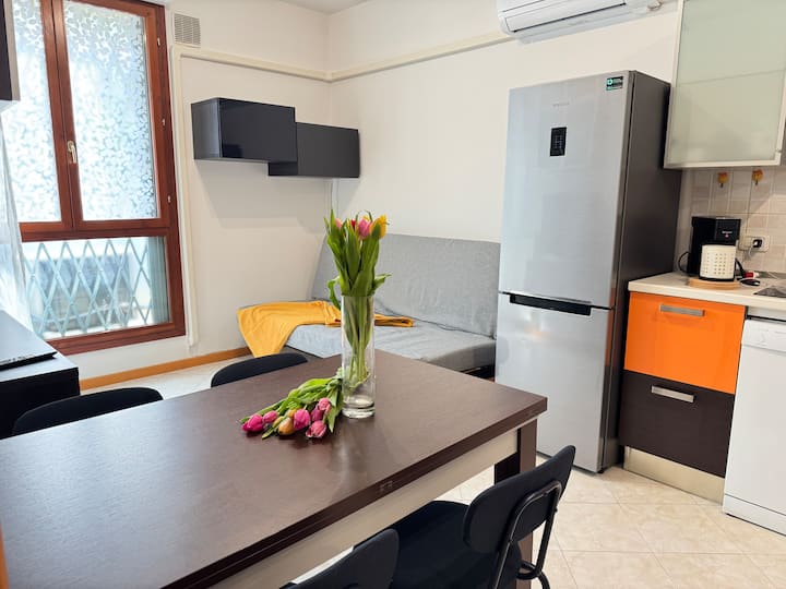 Comodo Bilocale Con Garage Privato Firenze Novoli - Florenz