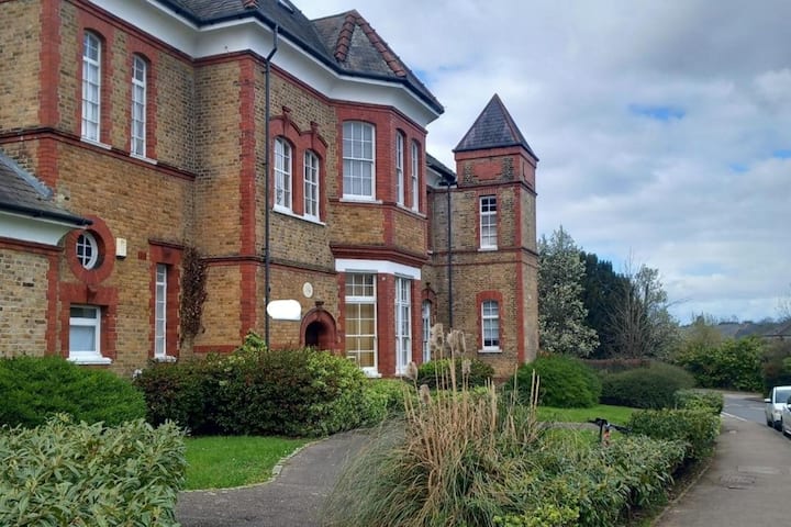 Apartment Sleeps 2 With Parking & Garden - Barnet