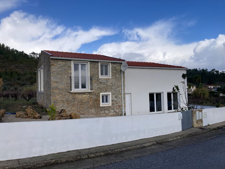 Rustic, Spacious Two Bedroom House - Miranda do Corvo