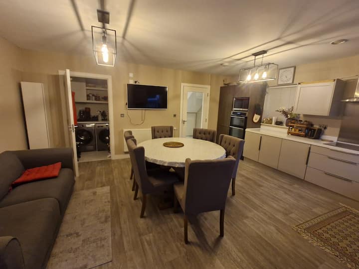 Stunning 2bdrm In Dublin With Free Parking. - Celbridge