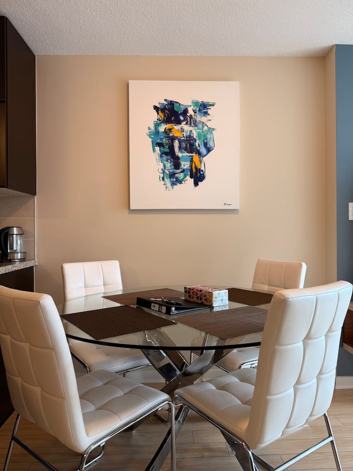 Artistic 1b+den Next To Stadium Pool, Gym, Parking - Vancouver