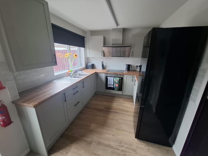 Spacious 5-bed Home In Bromsgrove Ideal For Groups - Bromsgrove