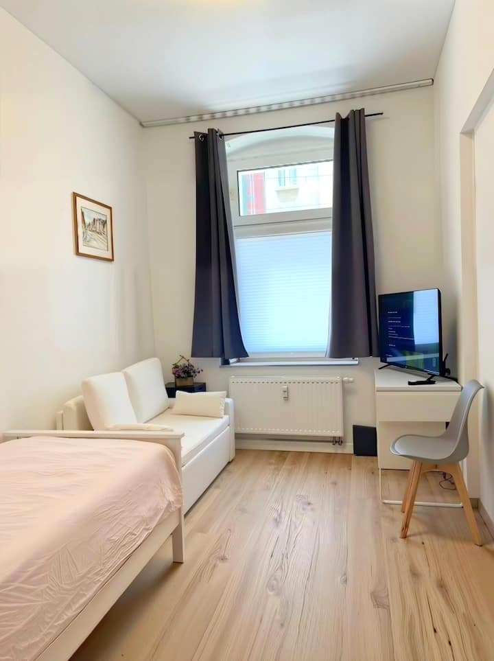 Central Düsseldorf Cozy 2-bedroom Apt With Kitchen - Düsseldorf