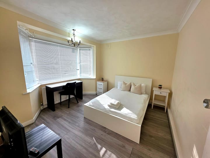 Modern Ground Floor Flat W Parking Romford - Brentwood