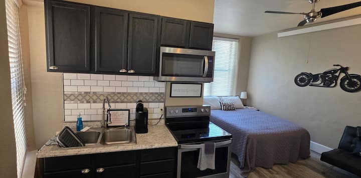 Iron Rider Spacious Studio Suite Loft Hot Springs - Hot Springs, SD