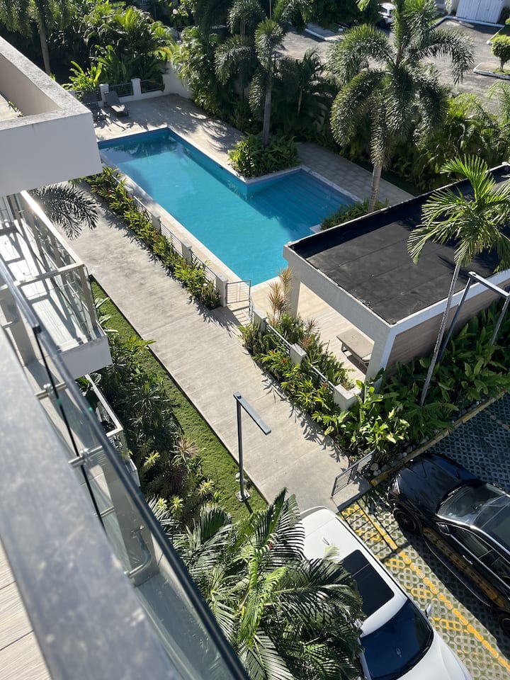 Luxurious Pool Condo In Kingston, 24/7 Security - Kingston, Jamaica