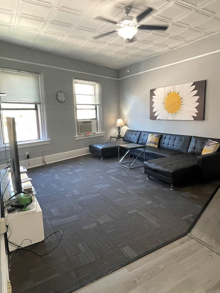 Black Hills Retreat Spacious 2 Br Hot Springs Loft - Hot Springs, SD