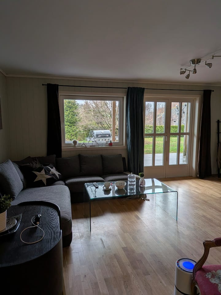 Barnevennlig Leilighet Nær Dyreparken  – 2 Soverom - Kristiansand