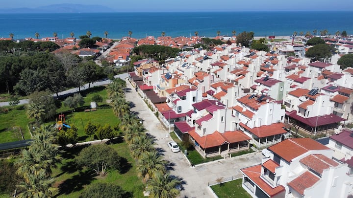 Kuşadası Sahil Siteleri 3+1 Denize 250 Mtre Villa - Davutlar