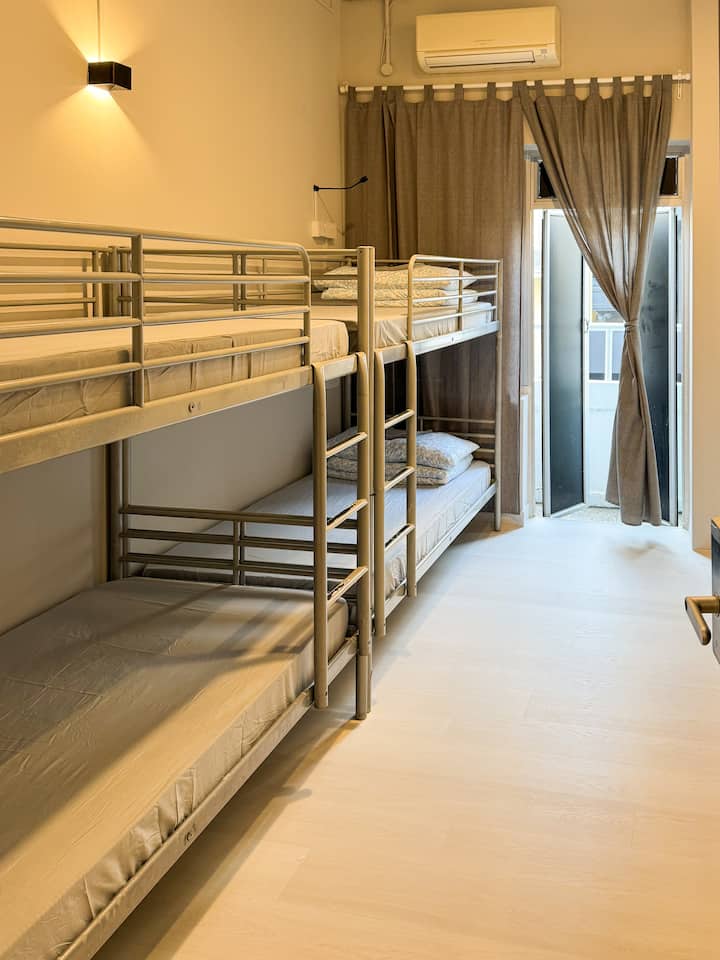 New! Apr 2026! 4-bed Private Room For Fam & Groups - Singapore