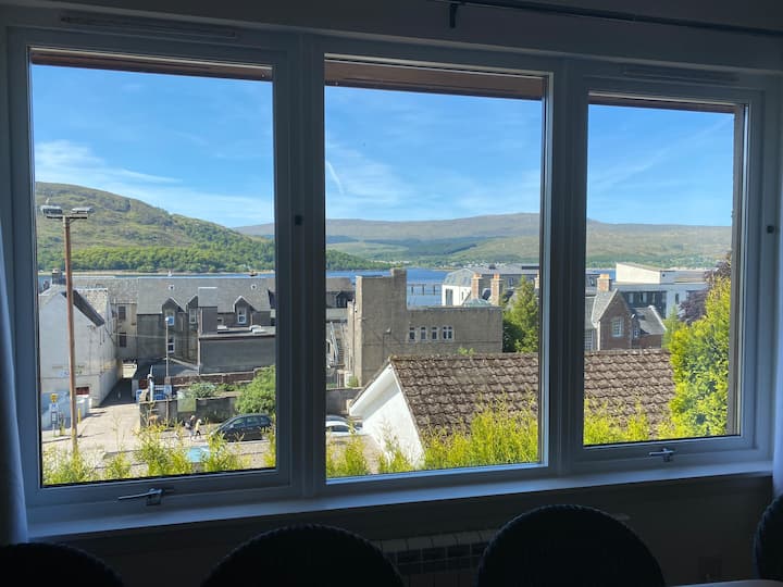 Central Five En-suite Bedroom House, Lounge/diner. - Fort William