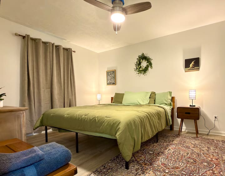 Bright & Cozy Scandi Home - Cartersville, GA