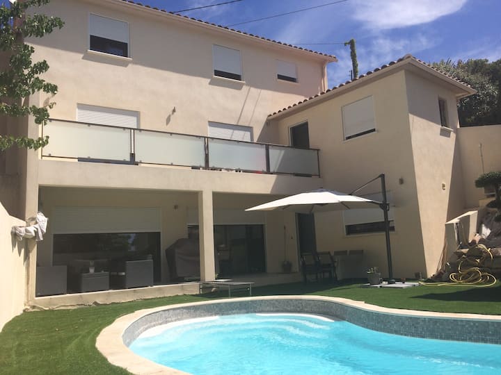 Maison Spacieuse Sur Les Hauteurs De Marseille. - Marseille