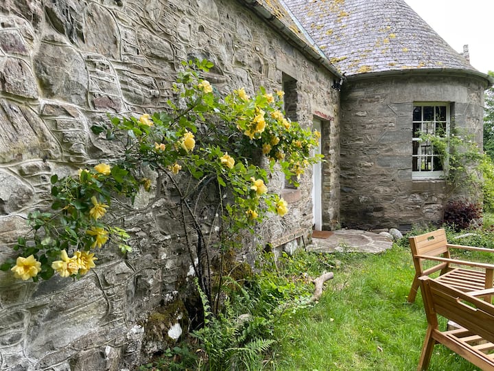 Cone House West~ Historic Home On Enchanting Loch - Lairg