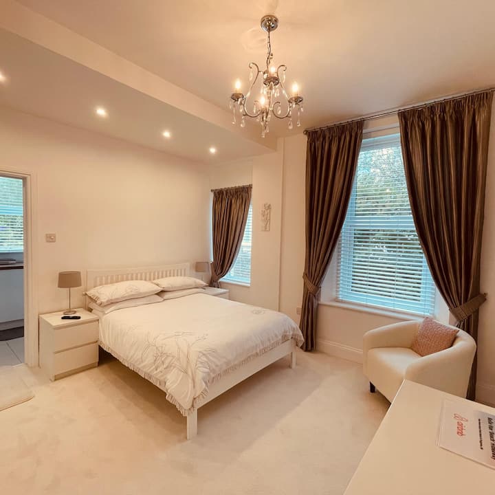 Belle Vue Beach Hideaway | Boutique Studio Home - 페인톤