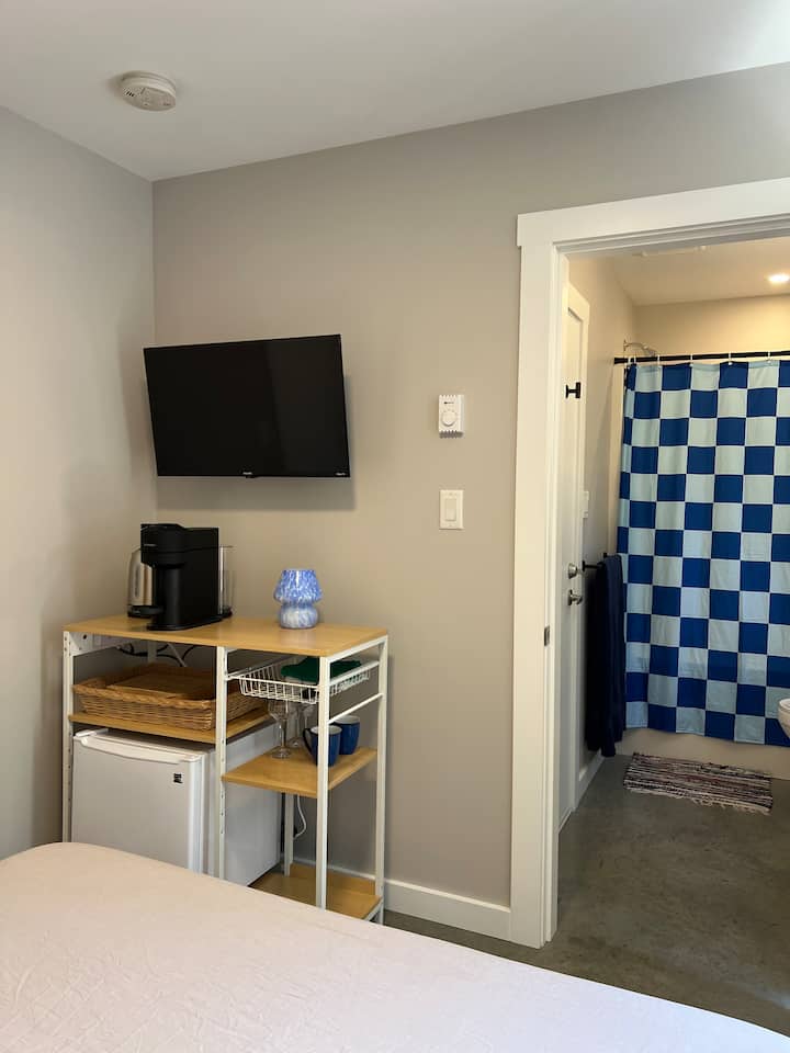 Private 1 Bedroom Suite By Big Beach - Ucluelet