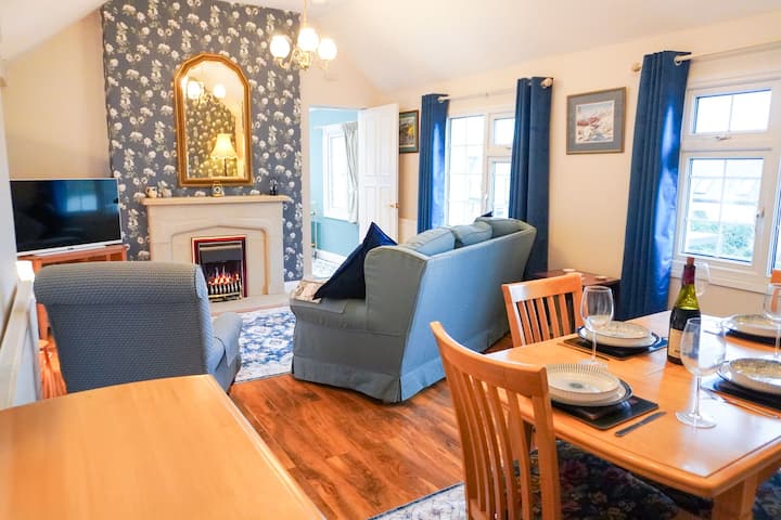 Awelon | Cosy Home With Balcony In Beaumaris - Menai Bridge