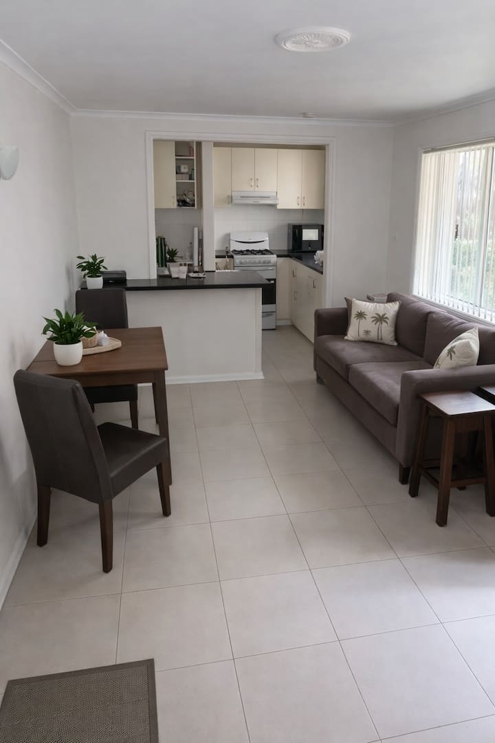 Cozy 2 Br Close To Station In Killara - ホーンズビー