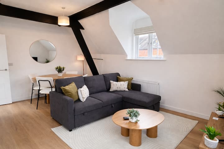 Owls Roost | 2-bedroom Apartment | Sleeps 5 - Stratford-upon-Avon