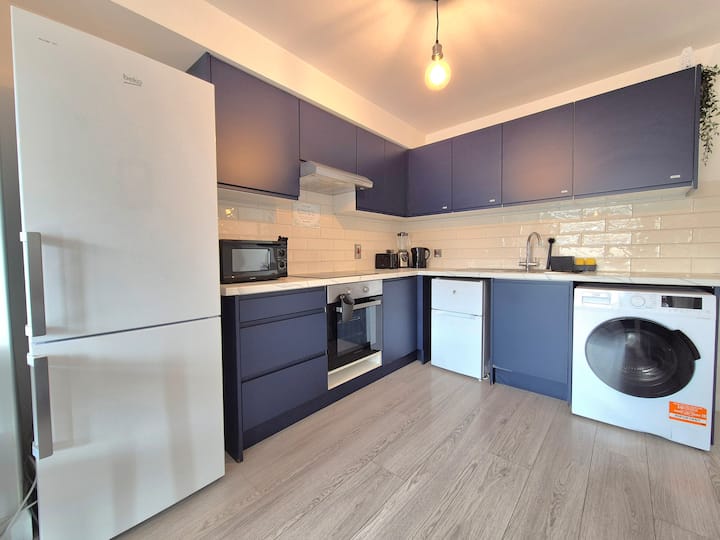 Spacious 4 Bedroom City Home + Parking - Dublin