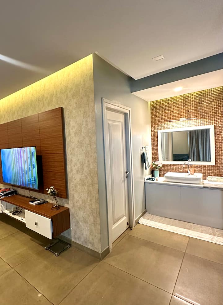 Naoum’s Hideout - Kozhikode