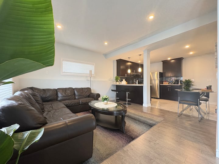 Cozy 2br Walkout Suite. Near Airport, Park & Shops - Canada
