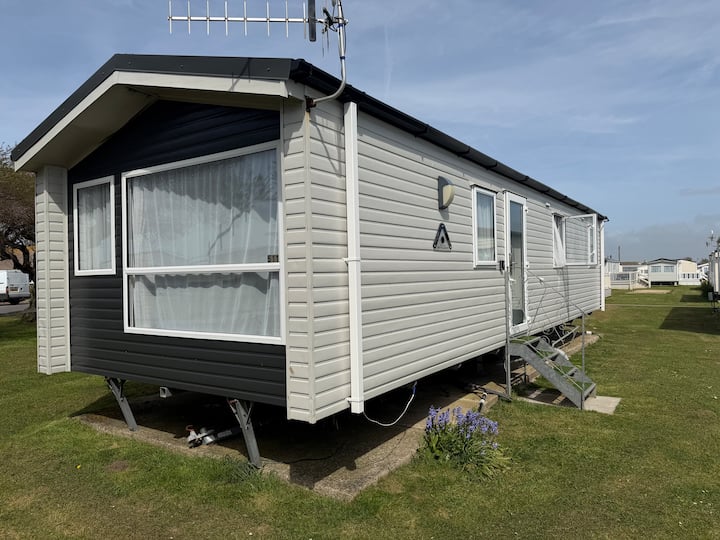 Fantastic 8-berth Caravan, Ideal For Groups! - West Wittering